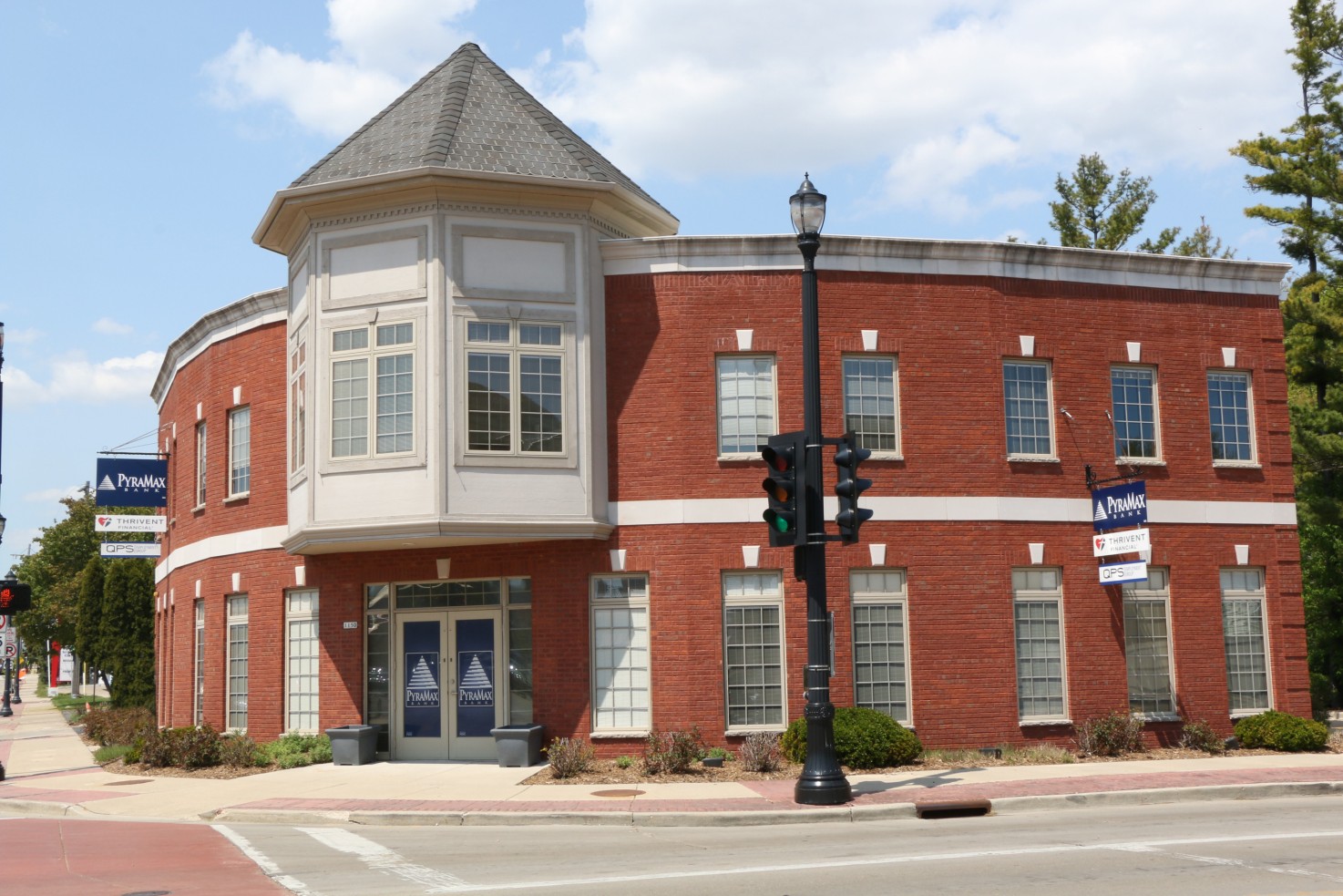 Grafton, Wisconsin - PyraMax Bank