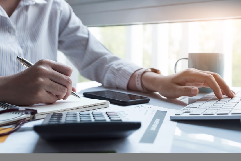 Business - PyraMax Bank